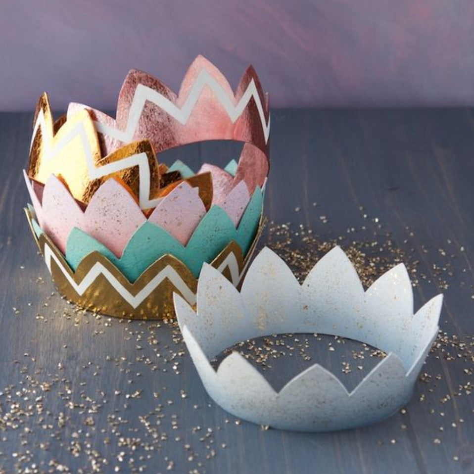 Cardboard Crowns – the blue béret